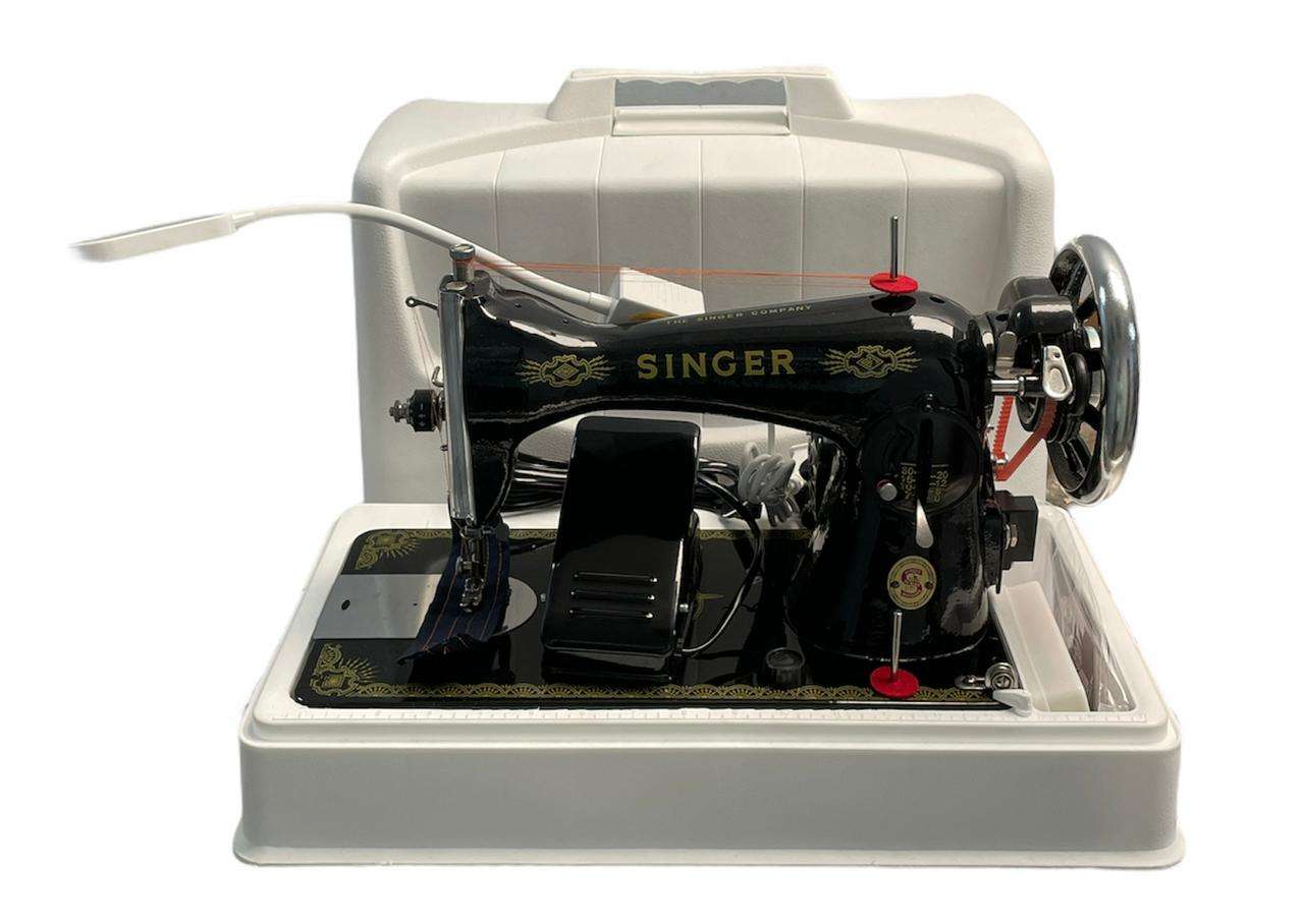 MAQUINA NEGRITA SINGER CON MALETIN Y MOTOR | GeekyDrop