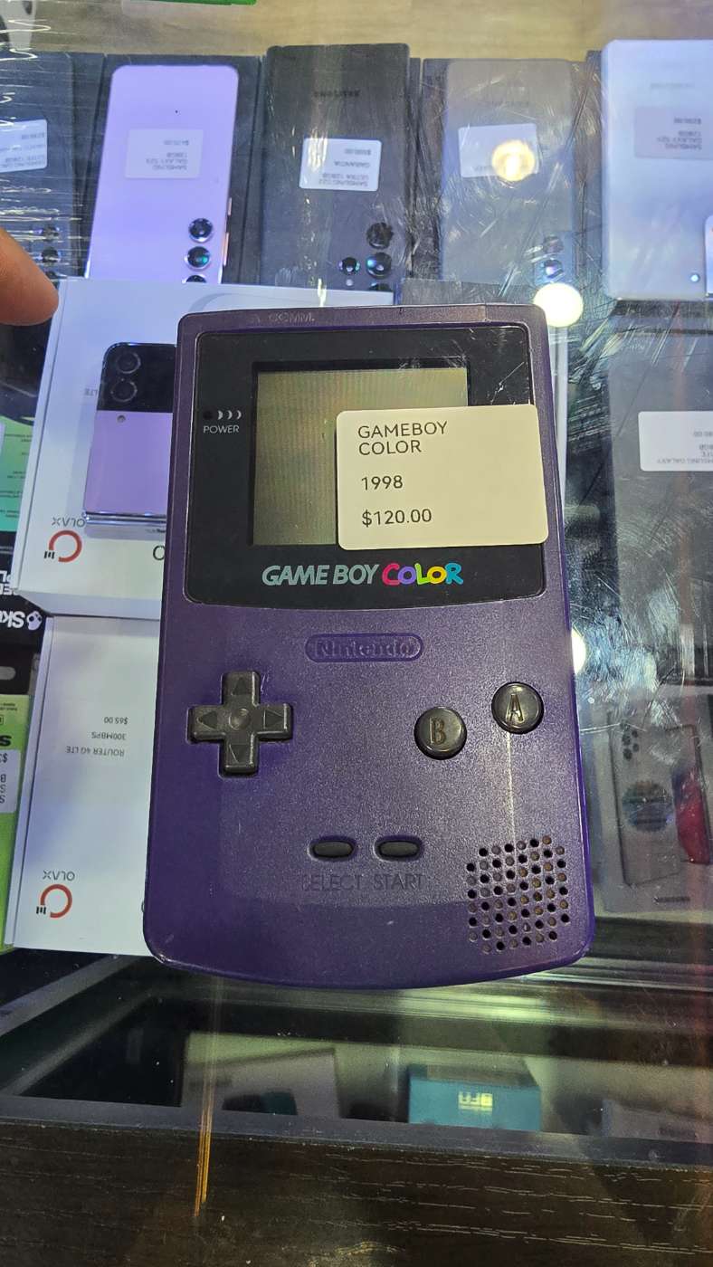 GAMEBOY COLOR NINTENDO | GeekyDrop
